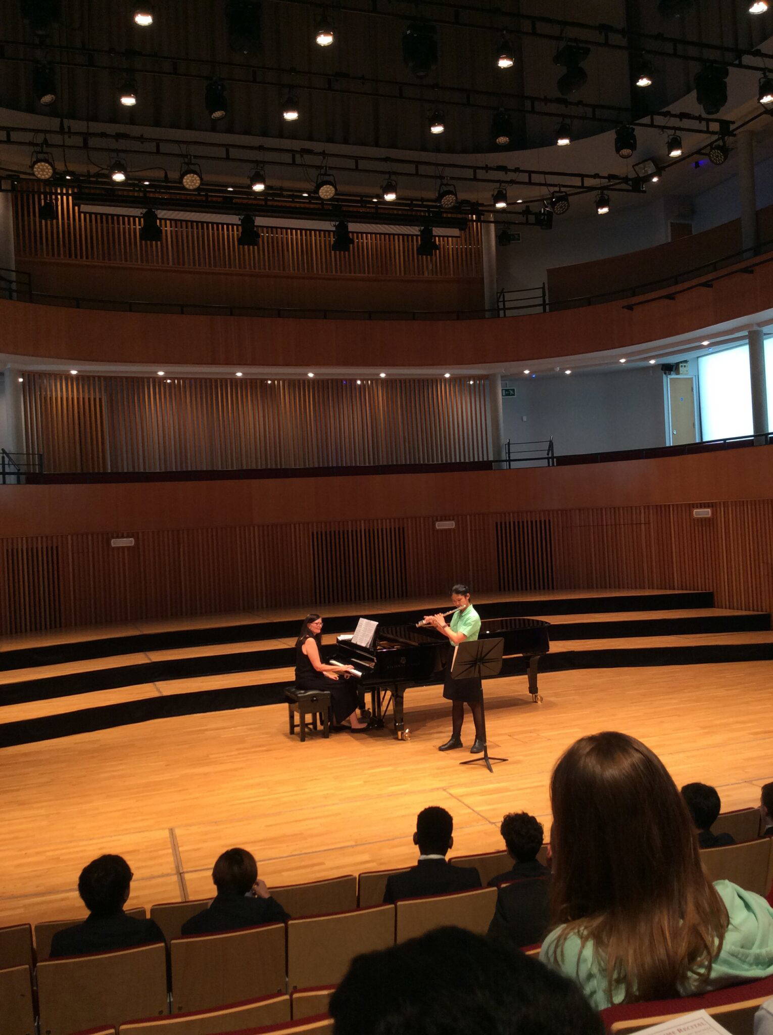 🎼 Y3 and Y4 visit KES to watch a concert 🎼 – Tiverton Academy